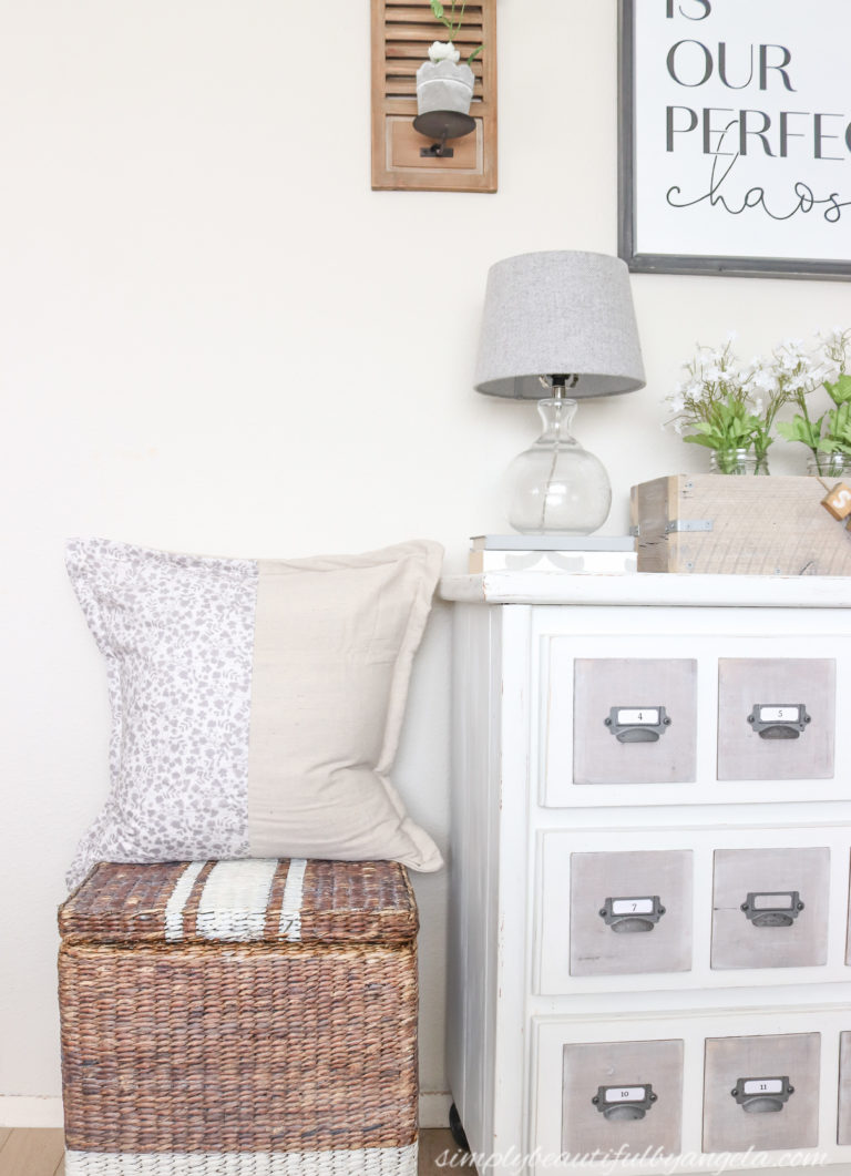 DIY Farmhouse Style Spring Pillow