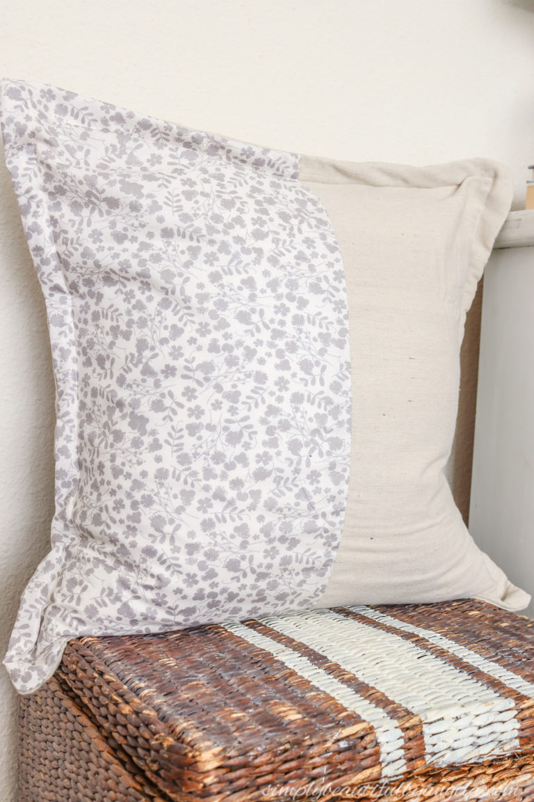 DIY Farmhouse Style Spring Pillow