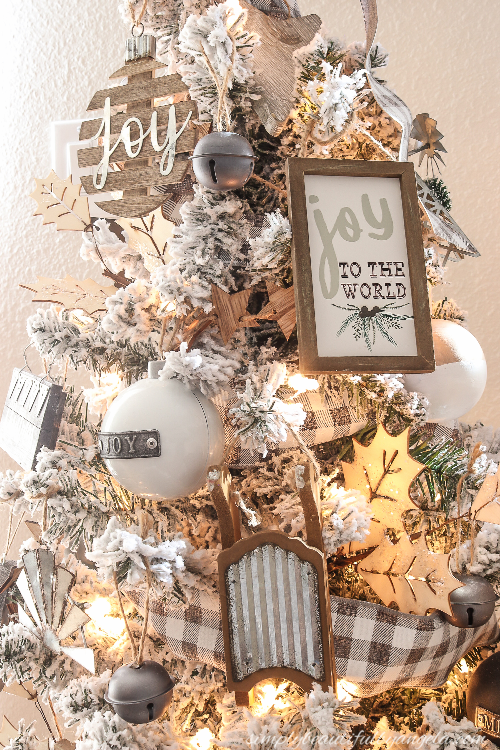 A Farmhouse Style Christmas Tree